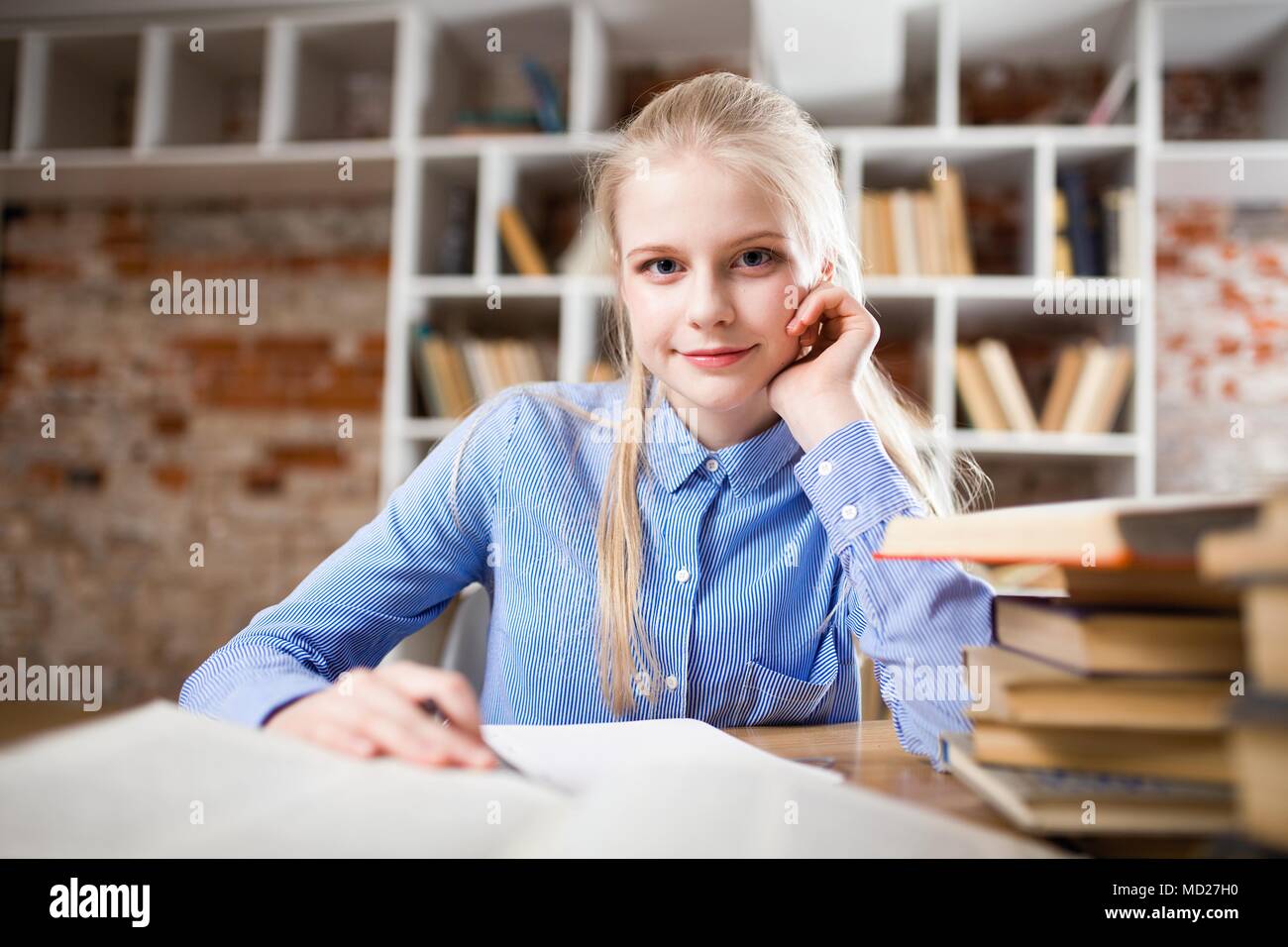 Teenage girl in a library Stock Photo - Alamy