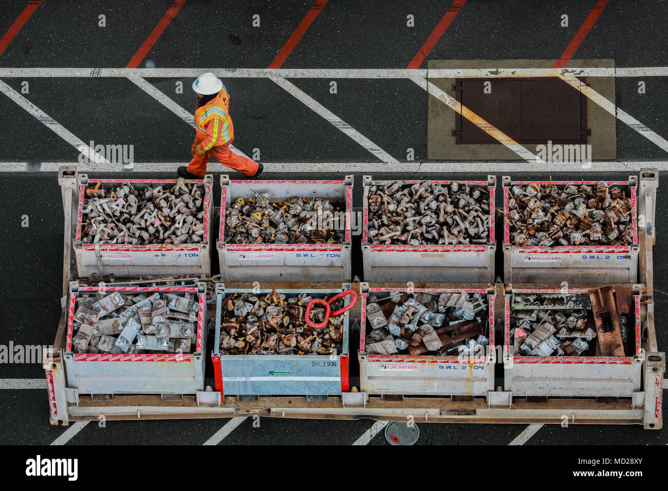 Twenty foot equivalent unit hi-res stock photography and images - Alamy