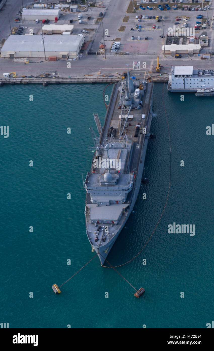 USS Frank Cable (AS-40) is a United States Navy submarine tender that ...