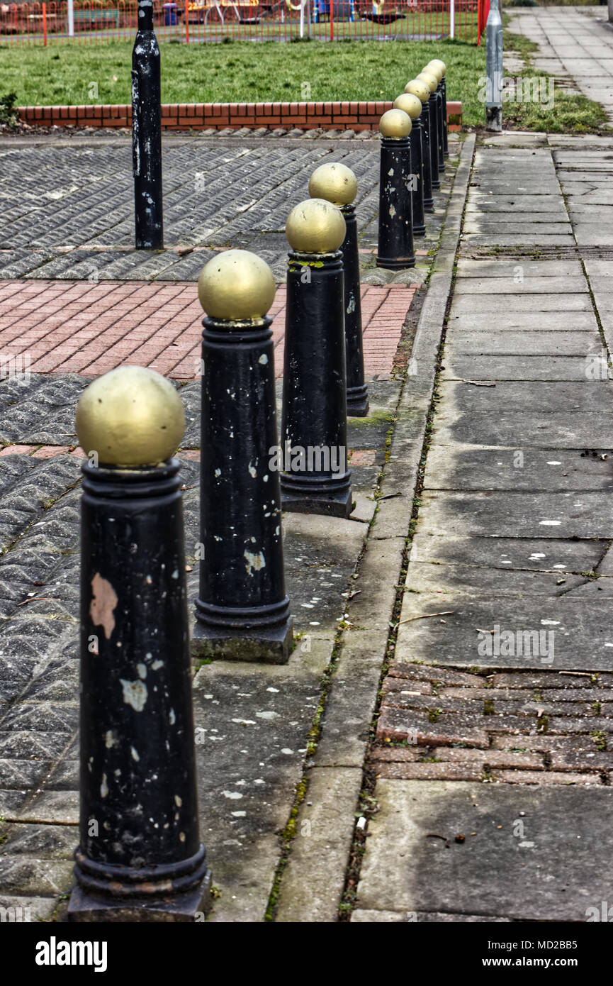 Black bollards hi-res stock photography and images - Alamy