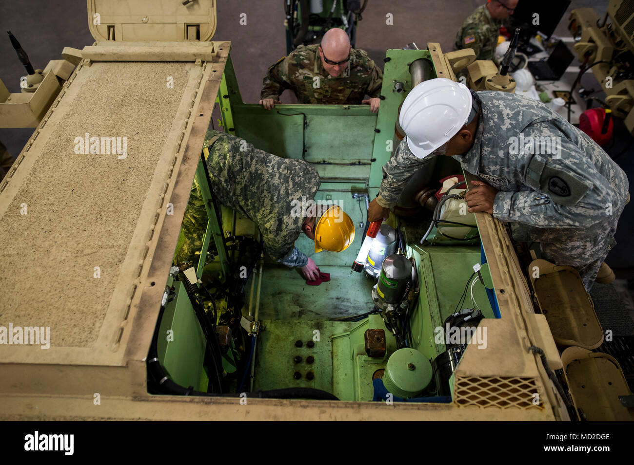 U.S. Army Reserve mechanics from across the 200th Military Police ...