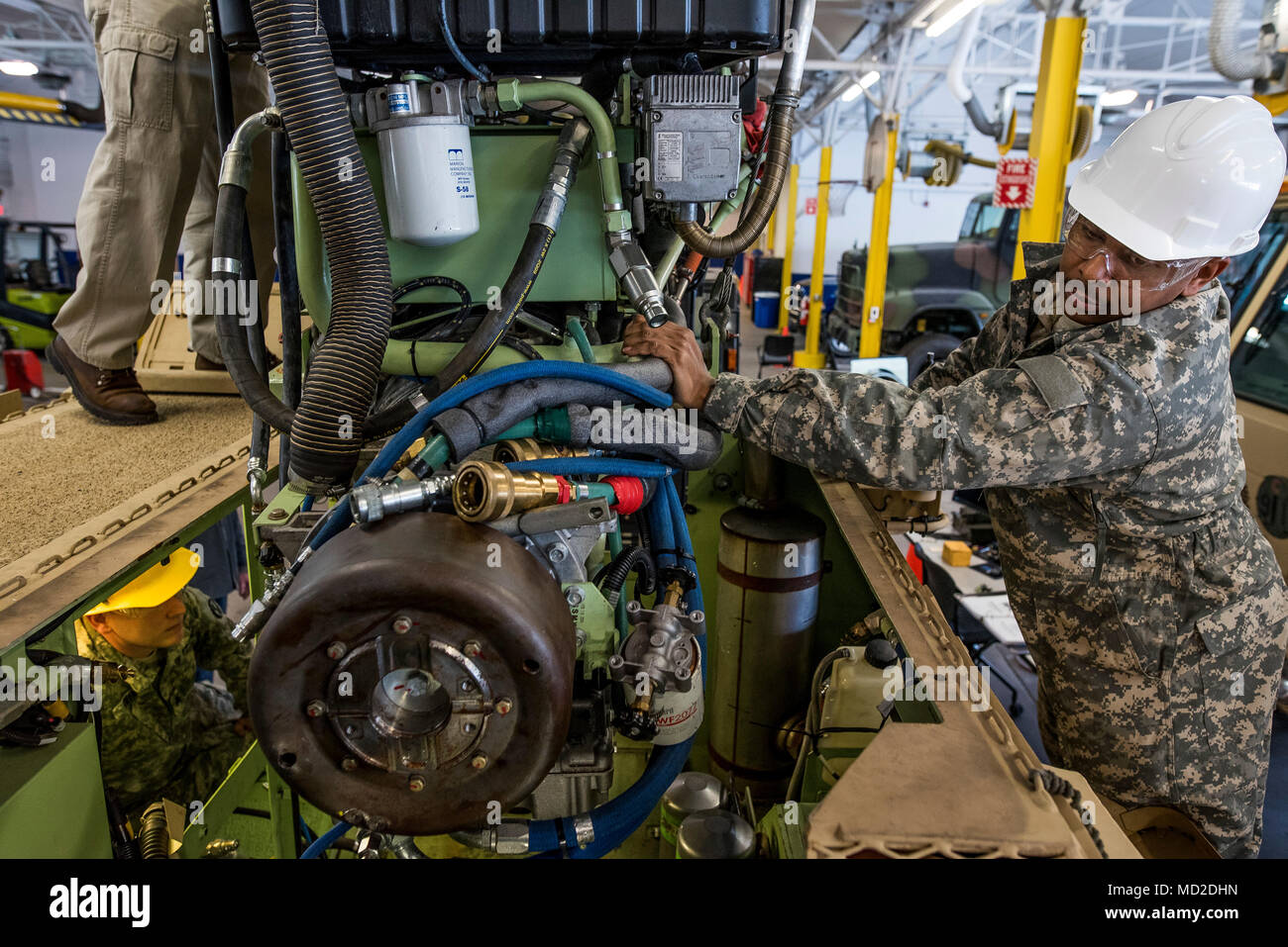 U.S. Army Reserve mechanics from across the 200th Military Police ...