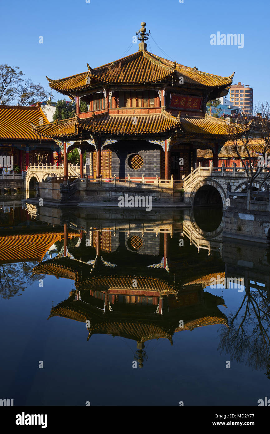 Yuantong temple hi-res stock photography and images - Alamy