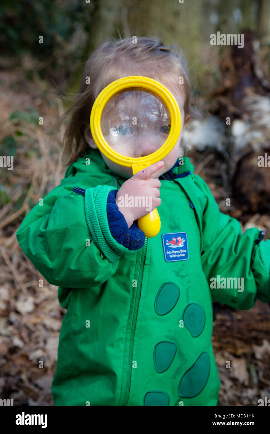 British children magnifying glass hi-res stock photography and images ...