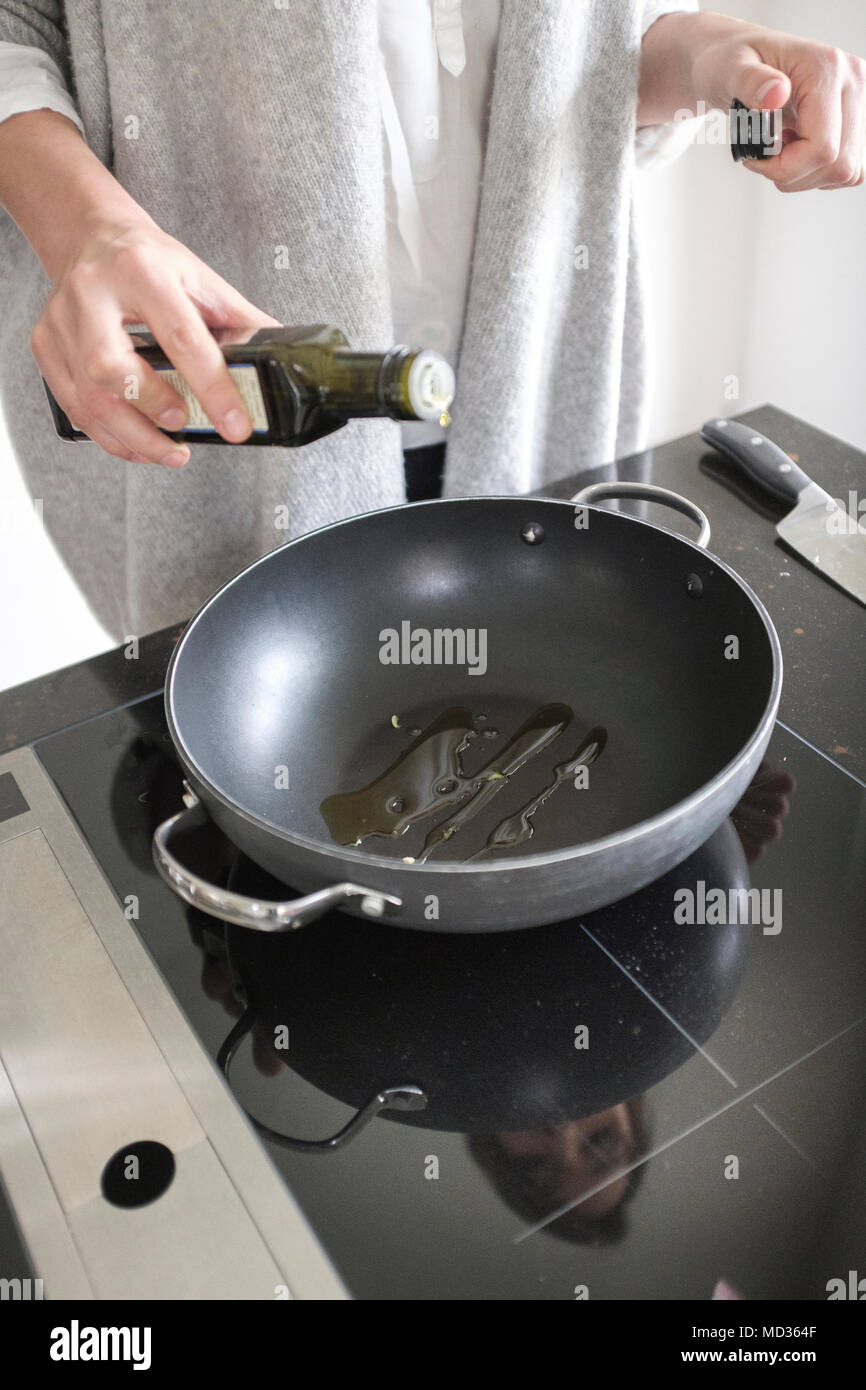 Frying pancasual hi-res stock photography and images - Alamy