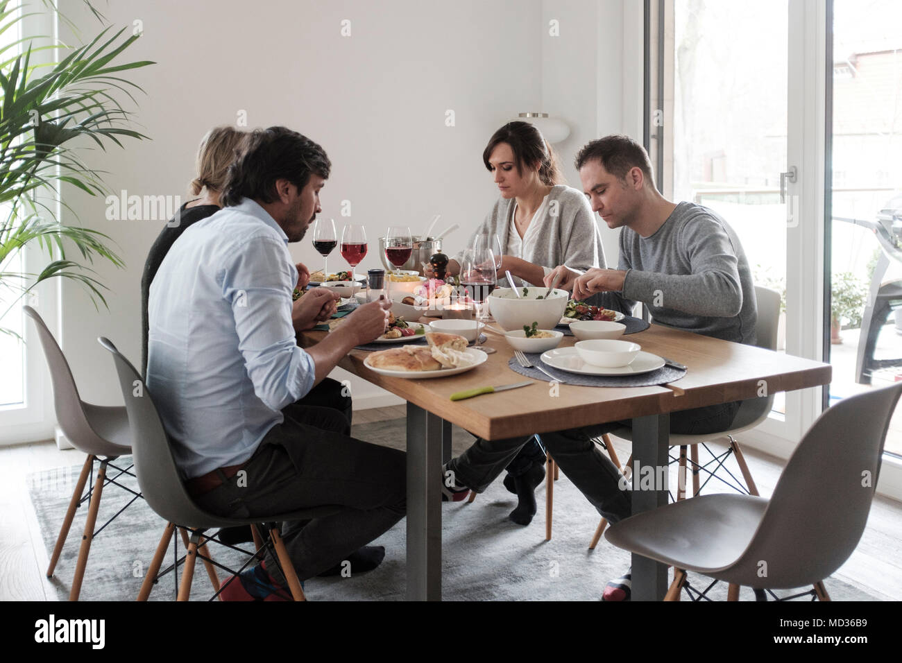 Sunday Lunch-Vegetarian food.Group of vegan friends having lunch ...