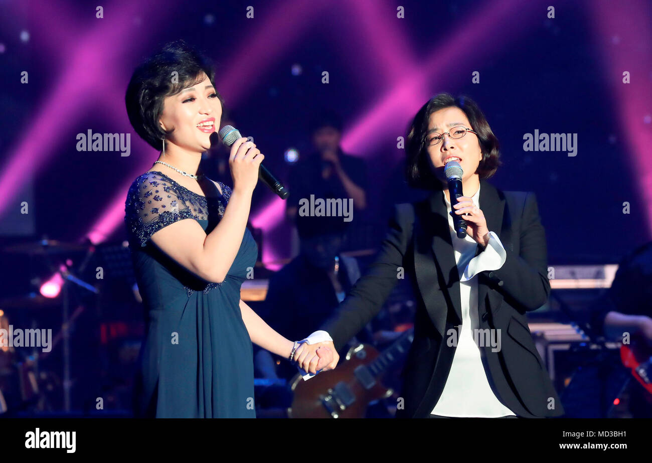 Lee Sun-hee, Apr 3, 2018 : South Korean singer Lee Sun-hee (R) and a ...