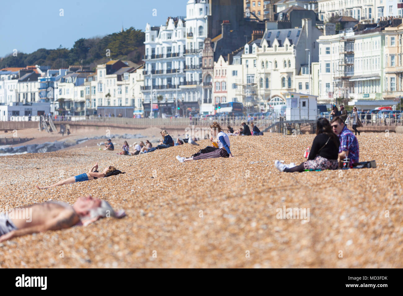 Hastings beach busy hi-res stock photography and images - Alamy