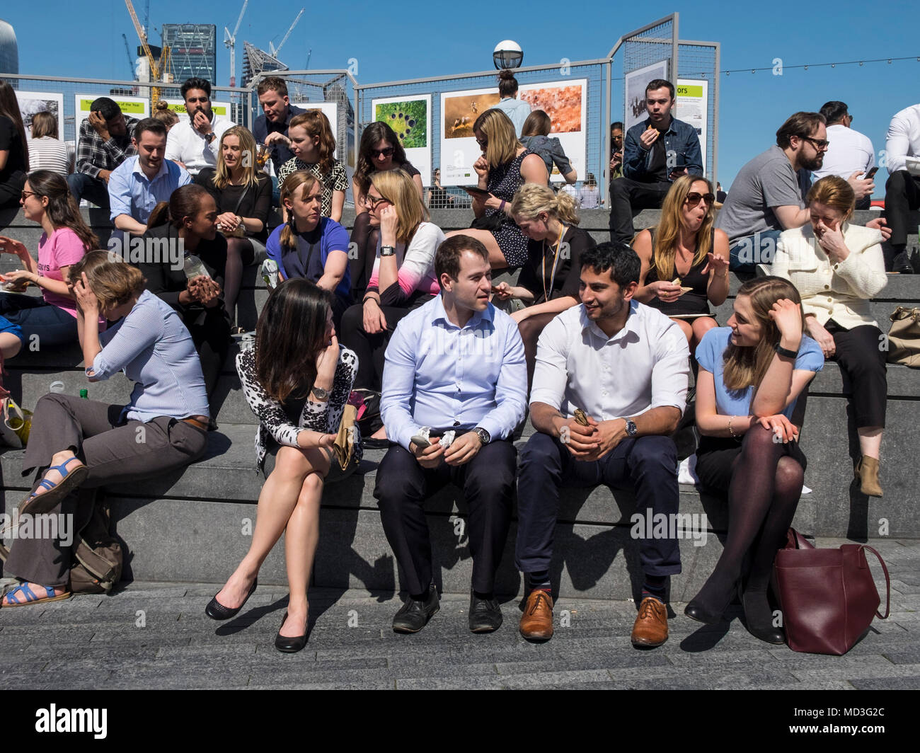 City workers london bridge young hi-res stock photography and images ...