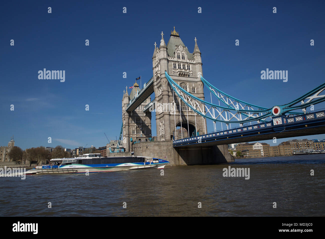 London,UK,18TH April 2018,People enjoyed the hot weather today over ...