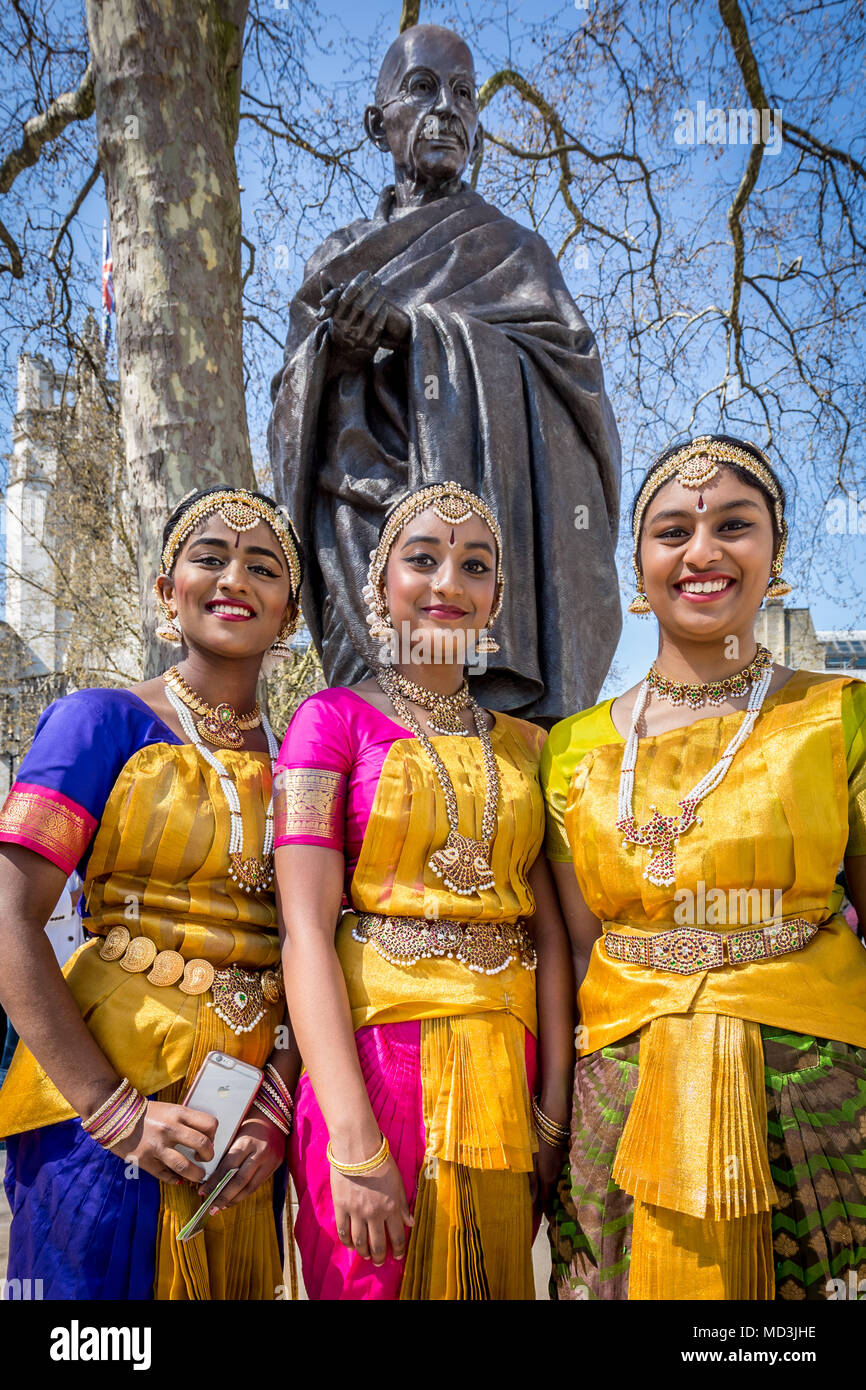 Mohandas gandhi and london hi-res stock photography and images - Alamy