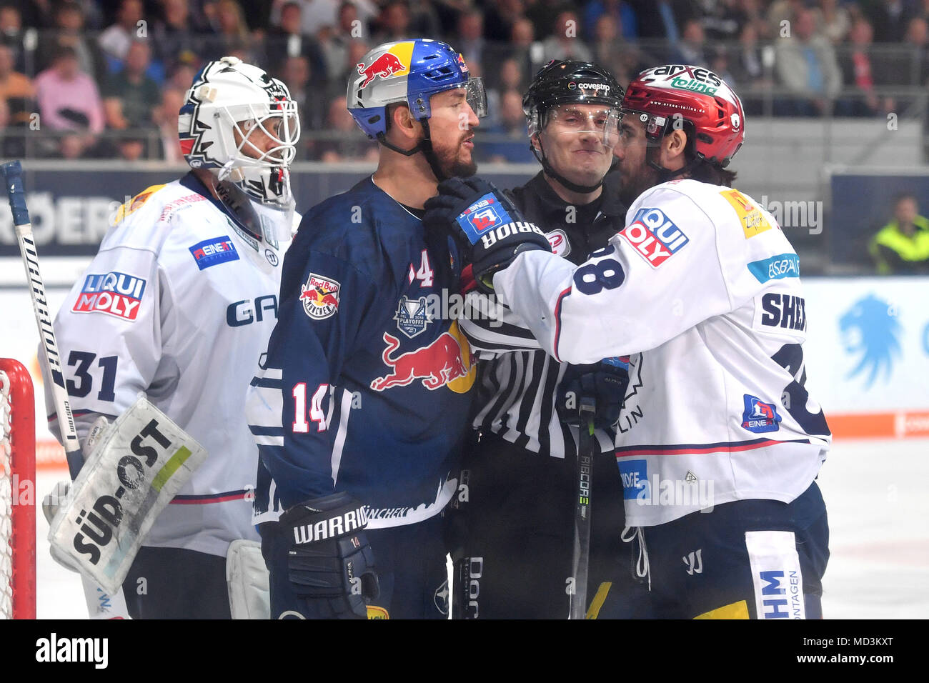 James SHEPPARD (B) walks Steven PNIZZOTTO (M) to the collar, quarrel ...