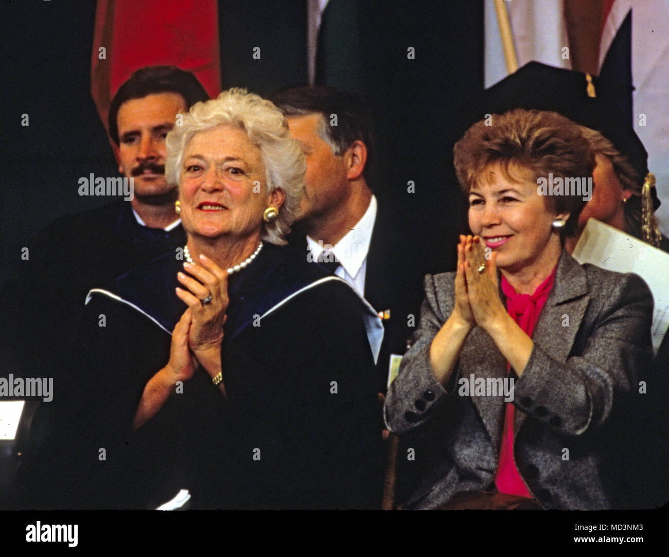 Wellesley, Massachusetts, USA. 1st June, 1990. First lady Barbara Bush, left, and Raisa ...
