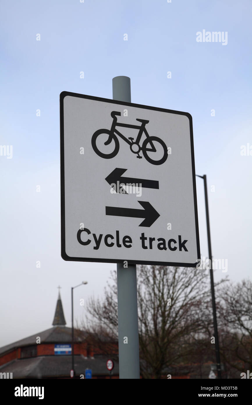 Sign Cycle track Stock Photo - Alamy