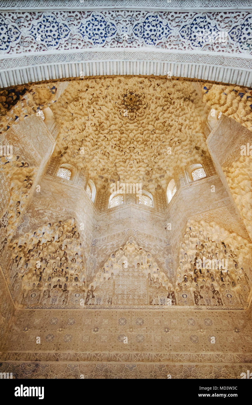 Alhambra interior decorations hi-res stock photography and images - Alamy