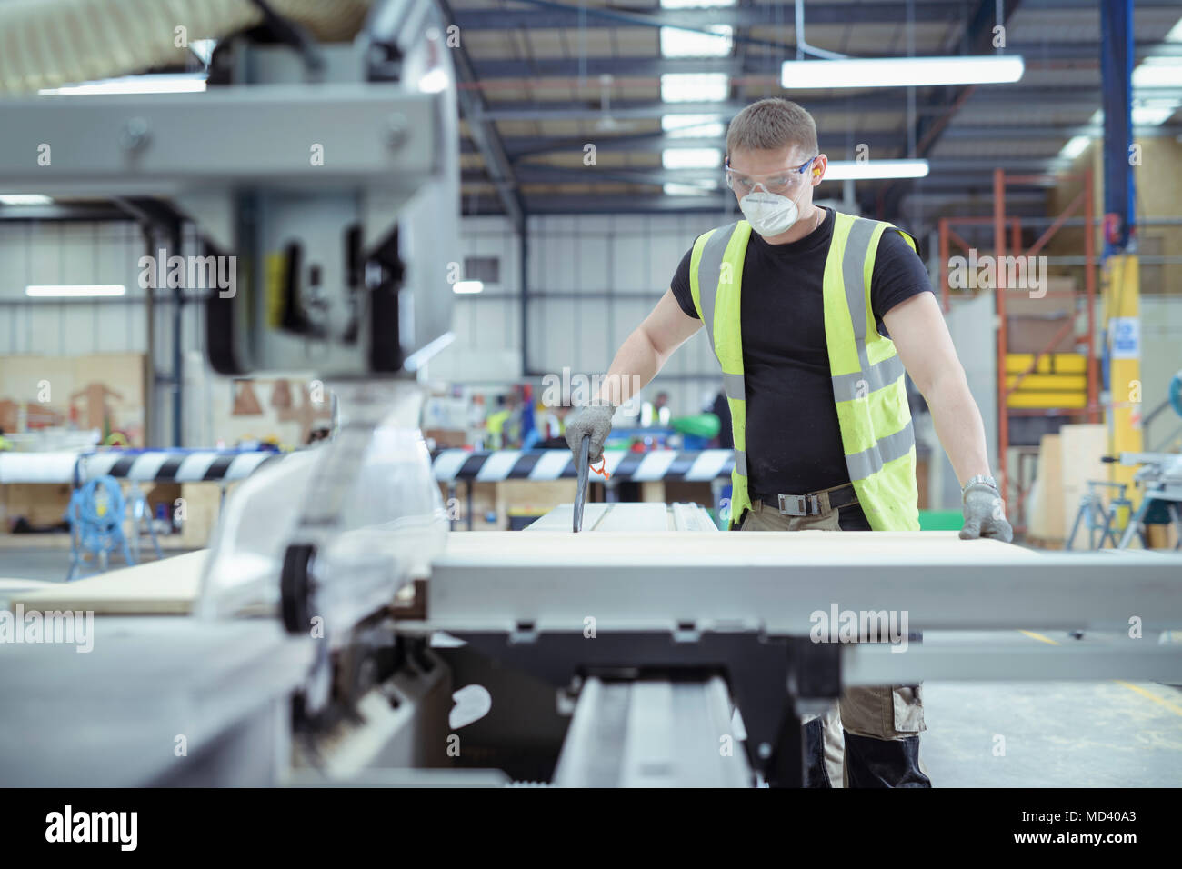 Cutting the wood hi-res stock photography and images - Alamy