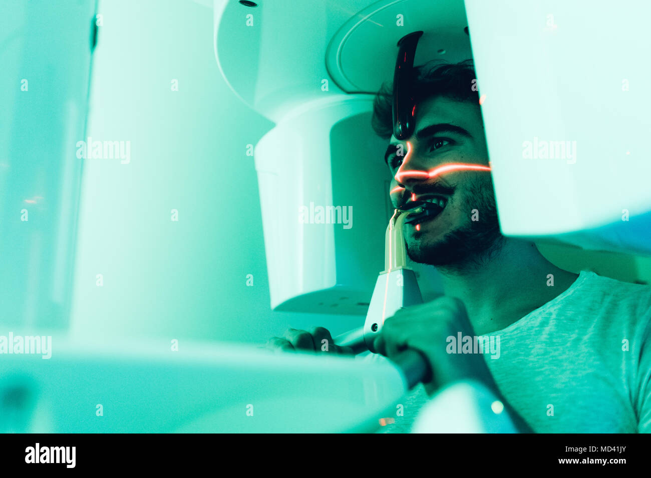 Man x ray machine hi-res stock photography and images - Alamy