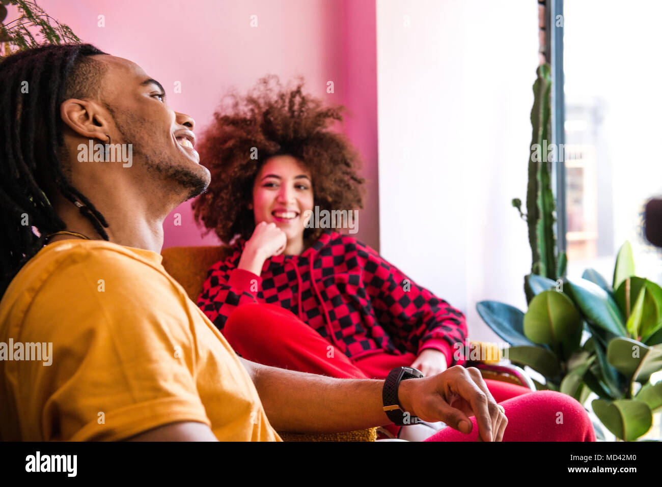Two male friends talking close hi-res stock photography and images - Alamy