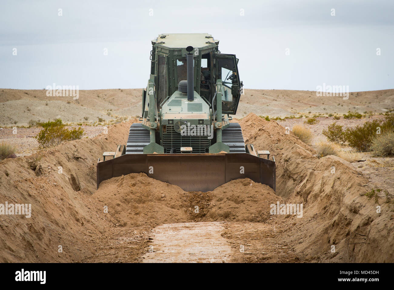 M9 armored combat earthmover hi-res stock photography and images - Alamy