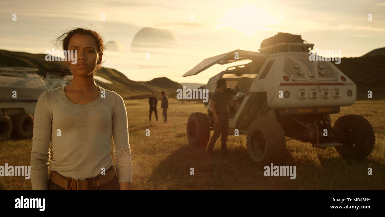 LOST IN SPACE, from left: Taylor Russell, Ignacio Serricchio, (Season 1 ...