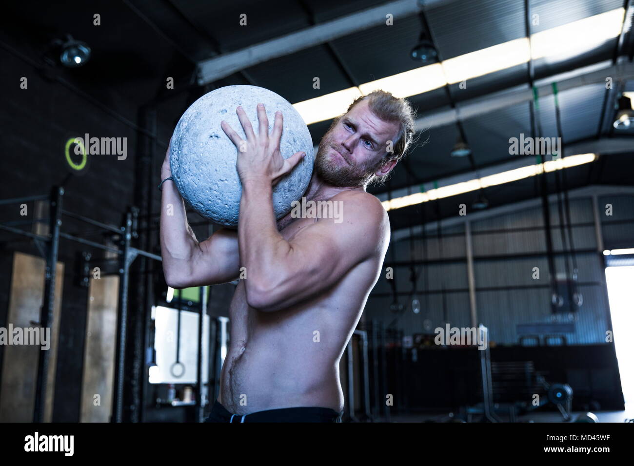Lifting an atlas stone hi-res stock photography and images - Alamy