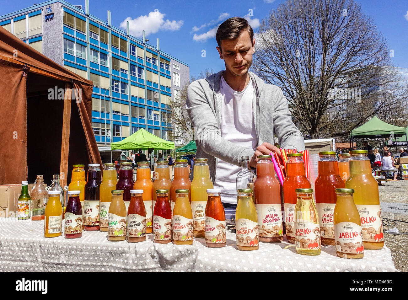 Lemonade stall hi-res stock photography and images - Alamy