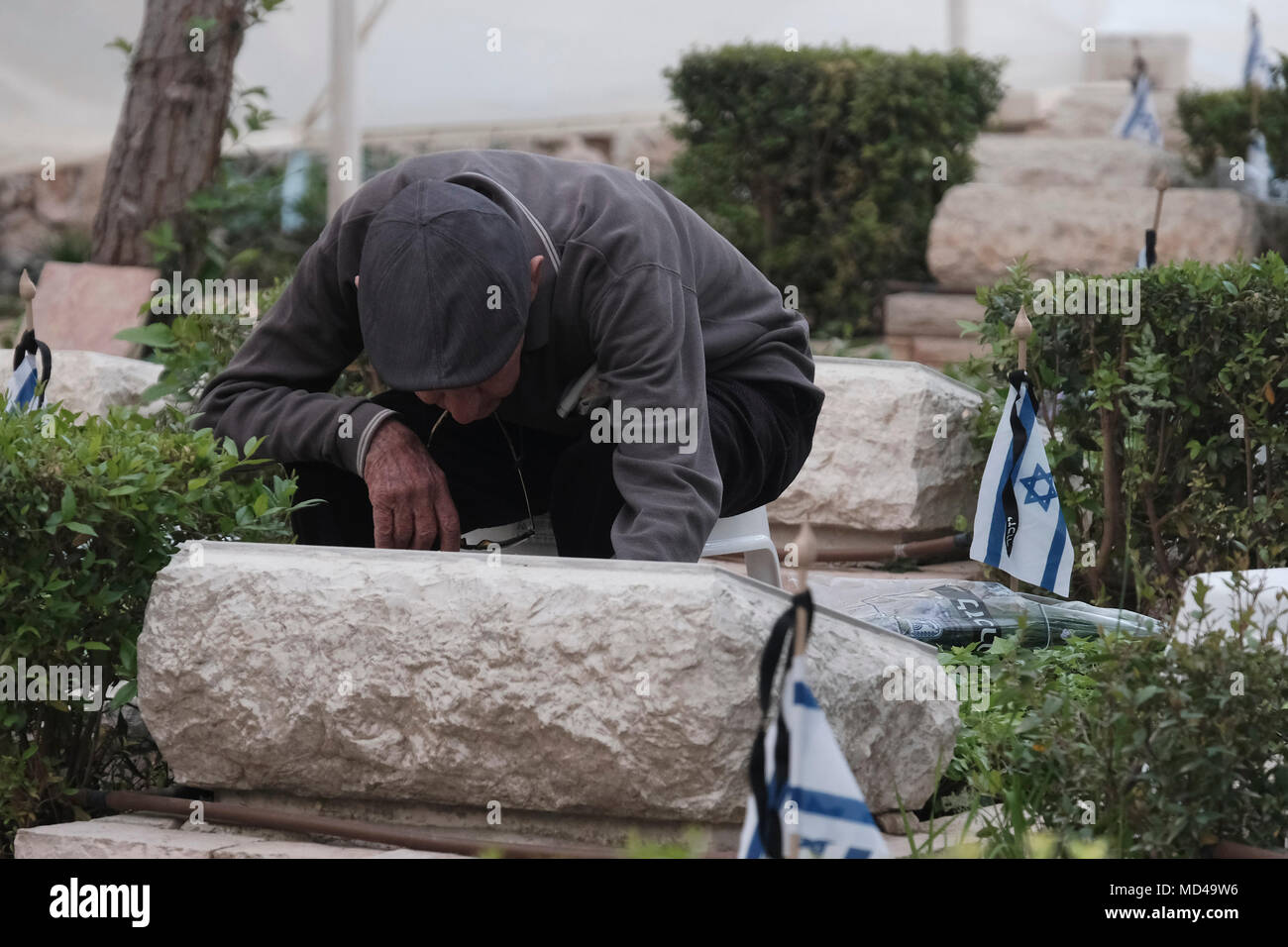 Laying flowers cemetery hi-res stock photography and images - Alamy