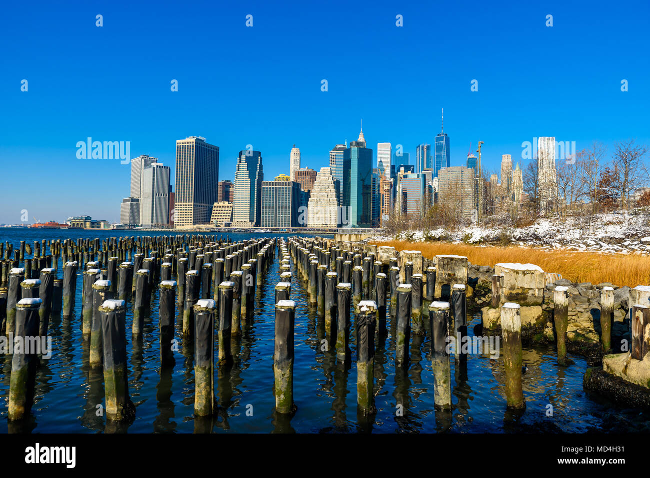 New york snowy street at night hi-res stock photography and images - Alamy