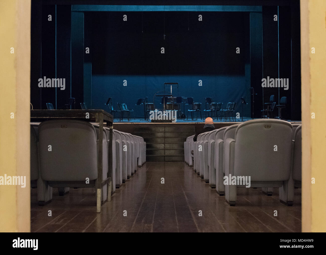 Stage behind the scenes hi-res stock photography and images - Alamy