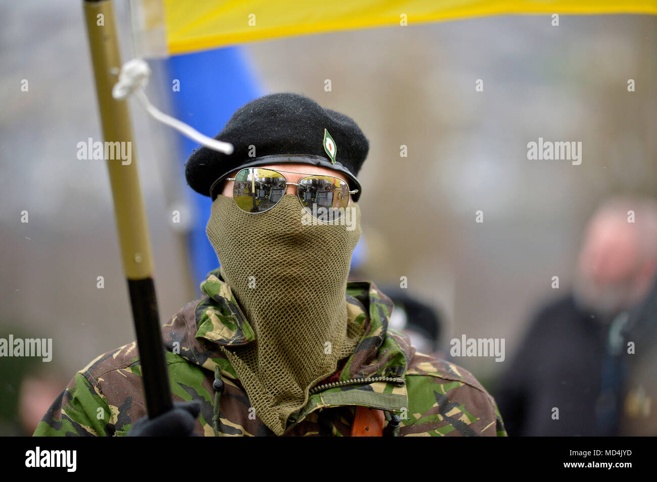 Men dressed in ira paramilitary hi-res stock photography and images - Alamy