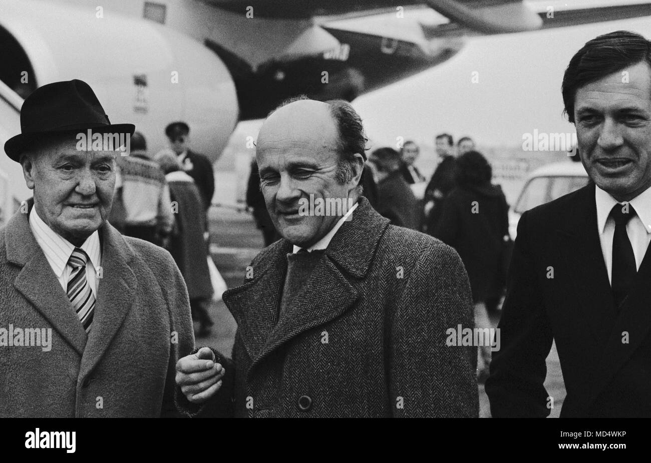 John oaksey hi-res stock photography and images - Alamy