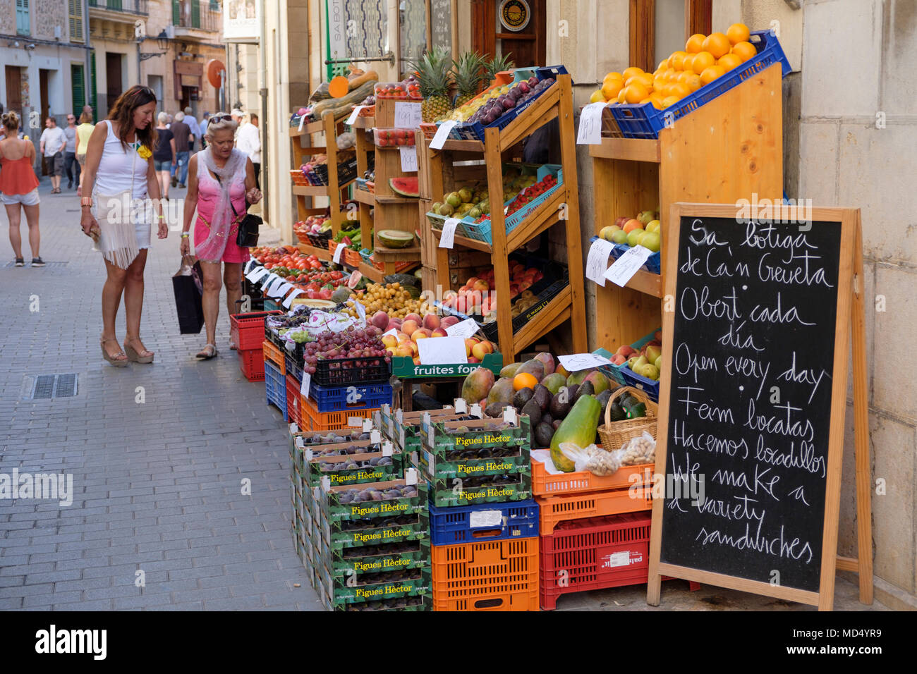 Mallorca majorca shop shops hi-res stock photography and images - Alamy