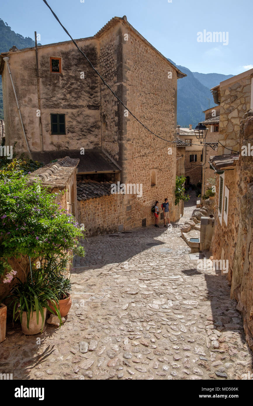 Alley in Fornalutx, Mallorca, Spain Stock Photo - Alamy