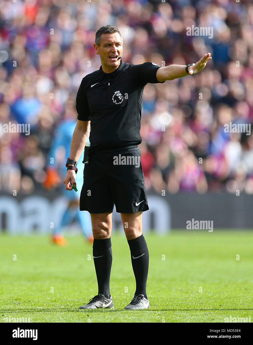 Referee Andre Marriner Stock Photo - Alamy