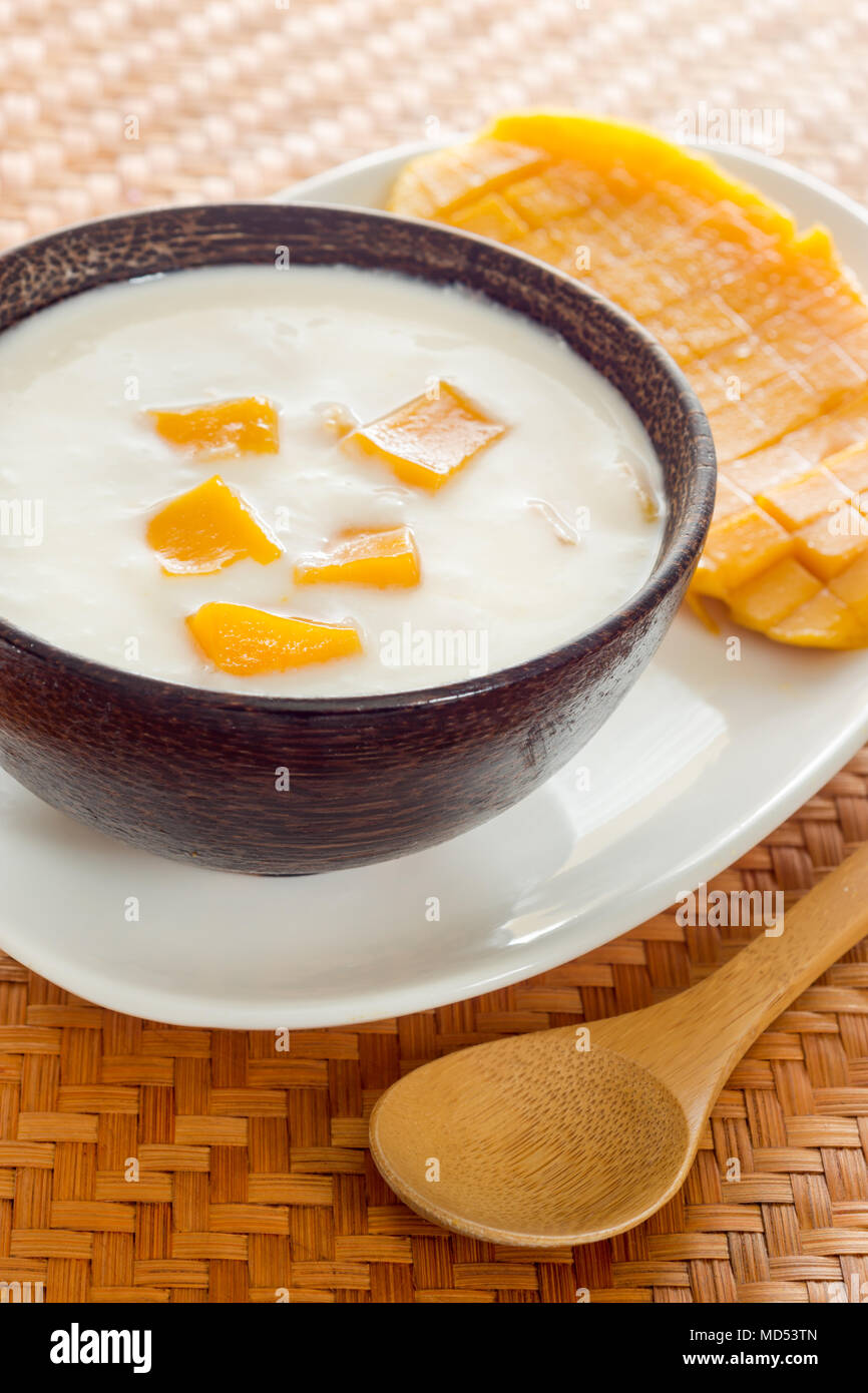 Mango and Yogurt Stock Photo - Alamy