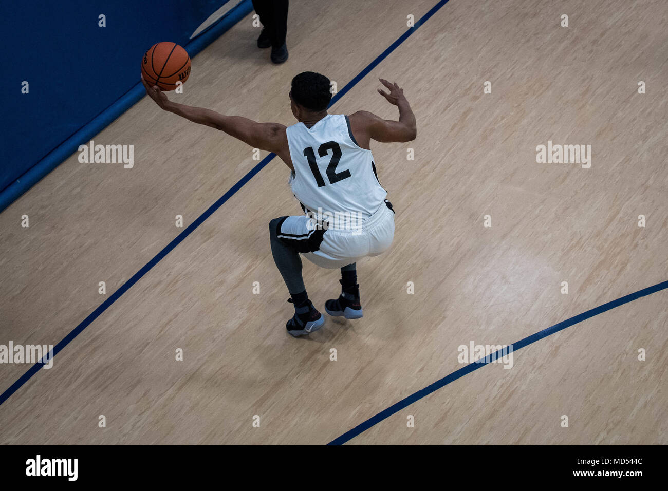 Varsity basketball player hi-res stock photography and images - Alamy