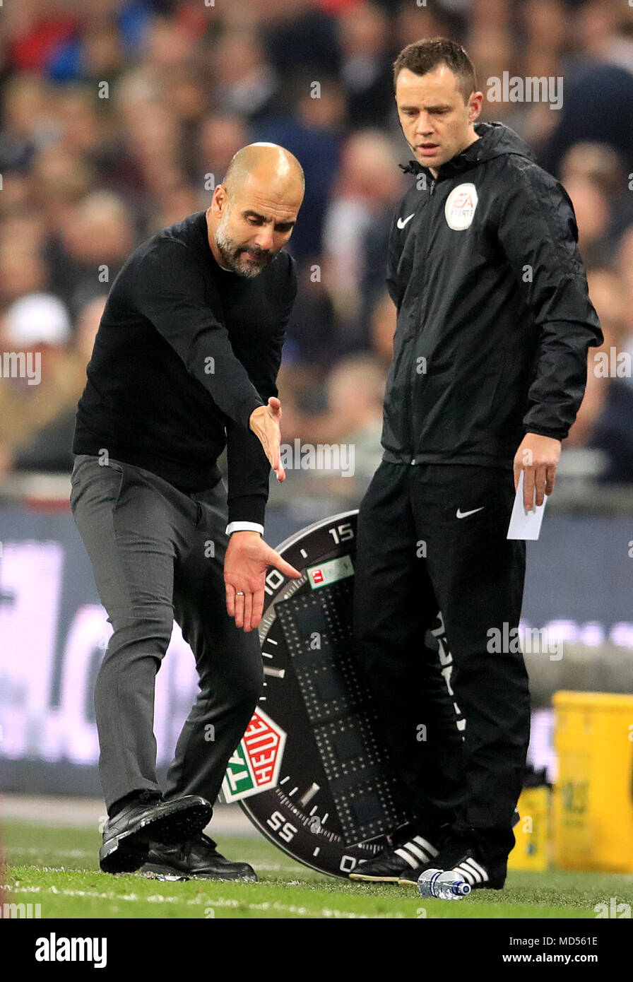 Assistant referee stuart attwell hi-res stock photography and images ...
