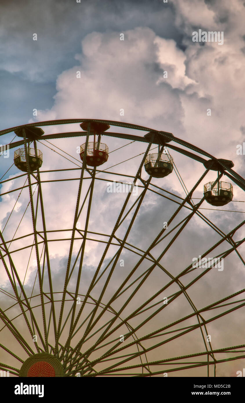 Wheel shaped amusement ride hi-res stock photography and images - Alamy