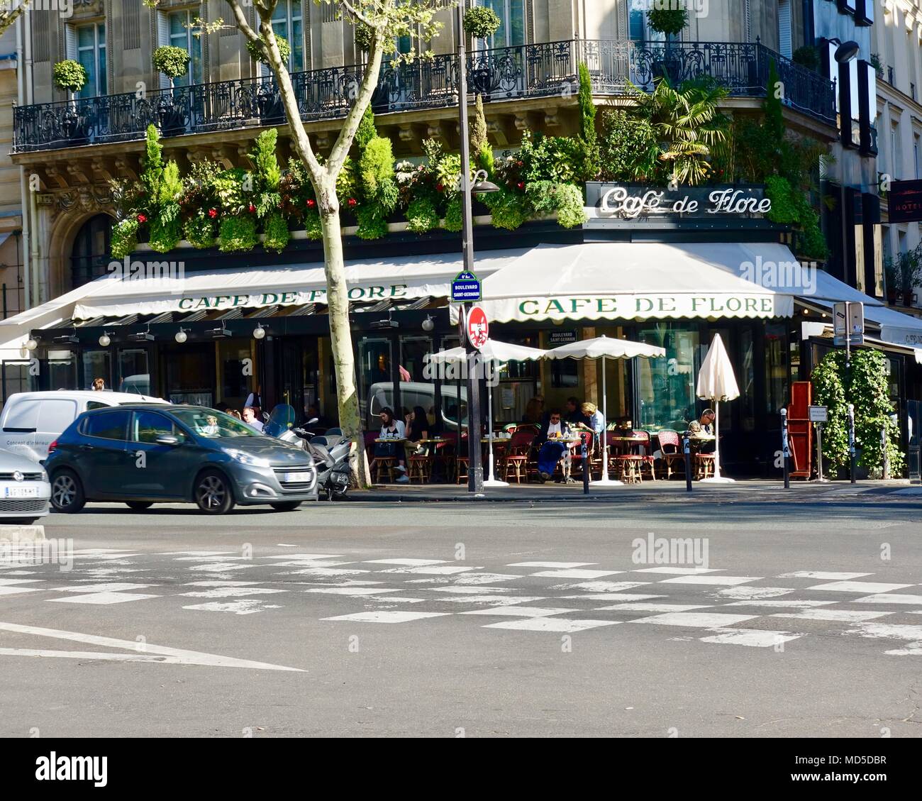 Cafe de flore hi-res stock photography and images - Alamy