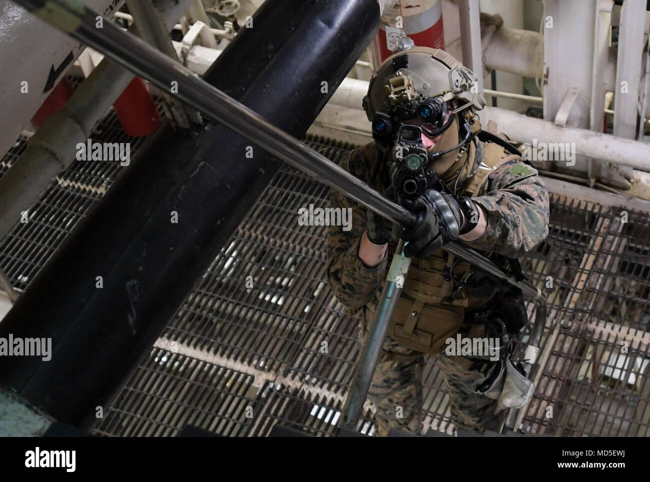 A Force Reconnaissance Marine, assigned to Force Reconnaissance Company ...