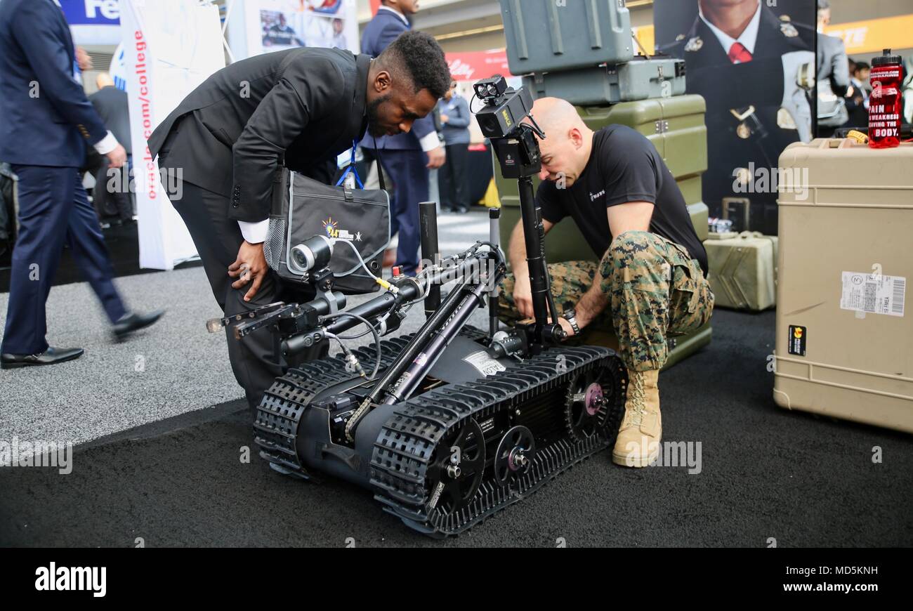 PITTSBURGH – An Explosive Ordnance Disposal (EOD) Marine teaches an ...