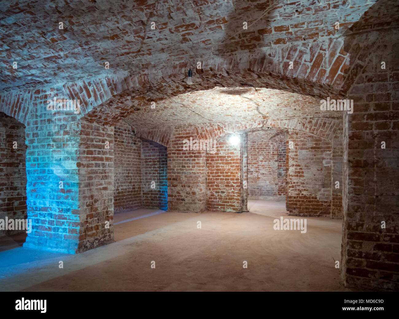 Old basement with arched columns and ceiling Stock Photo - Alamy