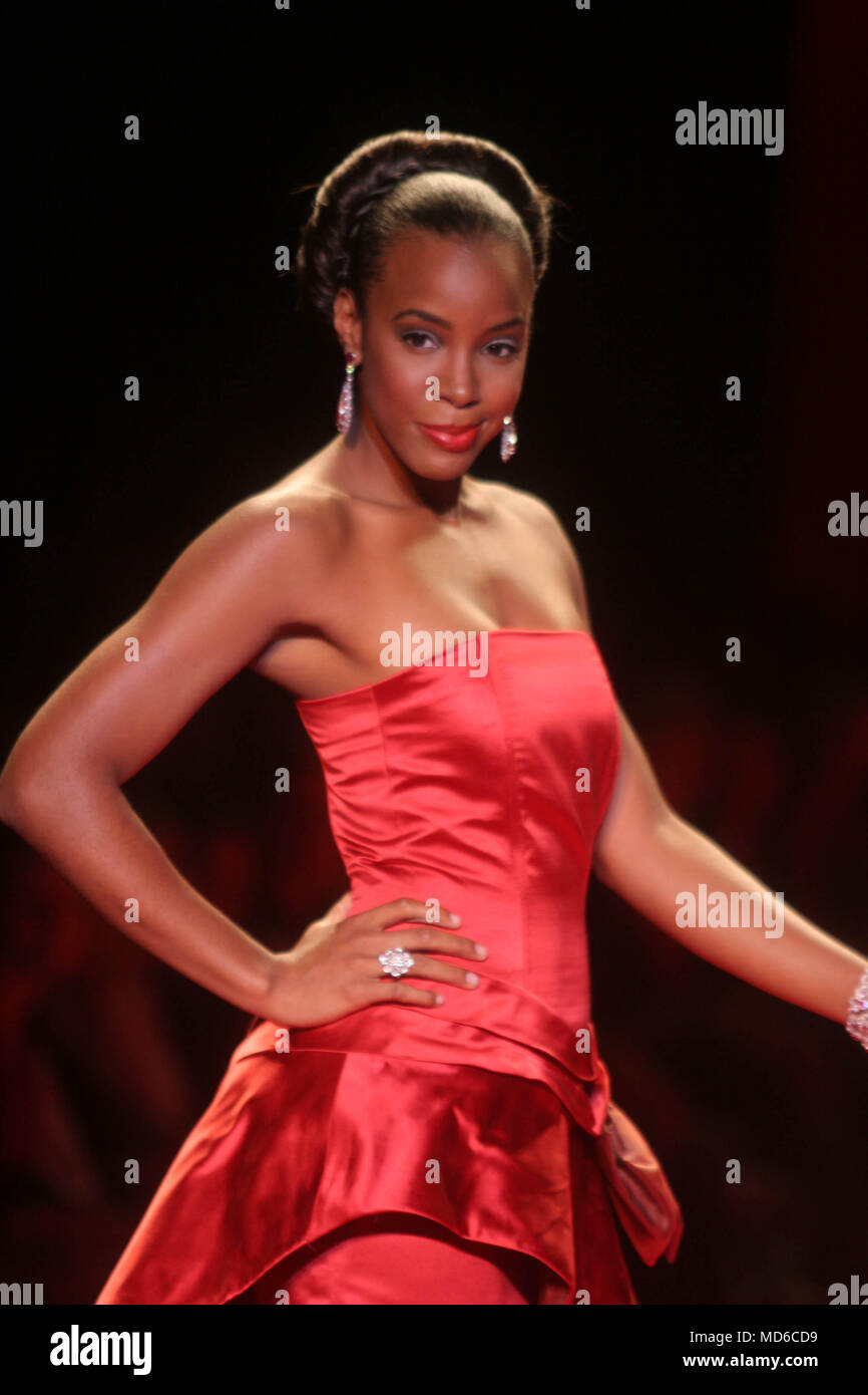 KELLY ROWLAND 2006 THE HEART TRUTH'' RED DRESS COLLECTION FASHION SHOW ...