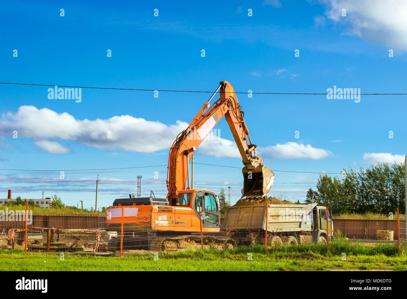 Heavy loading hi-res stock photography and images - Alamy