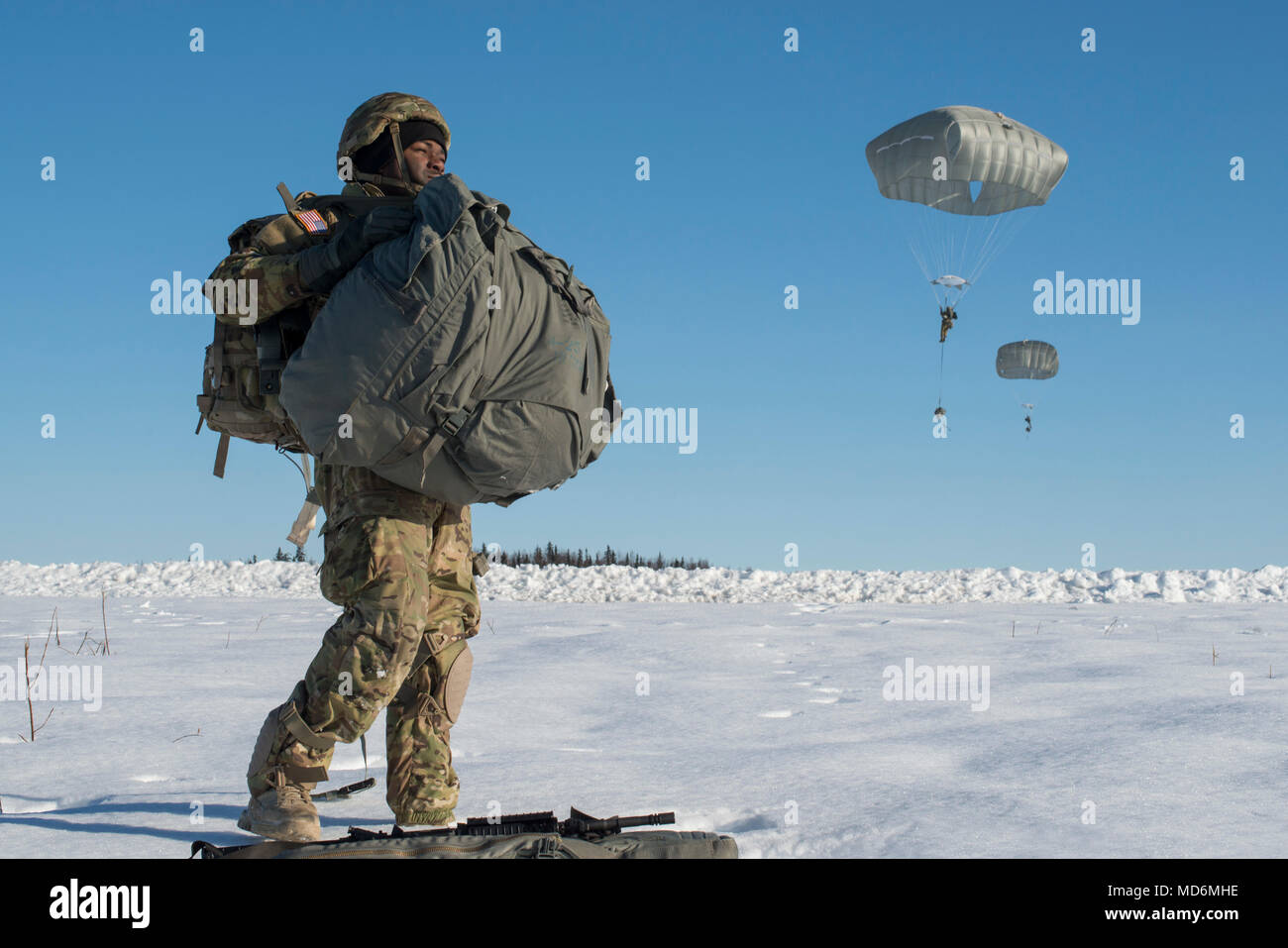T 11 advanced tactical parachute system hi-res stock photography and ...