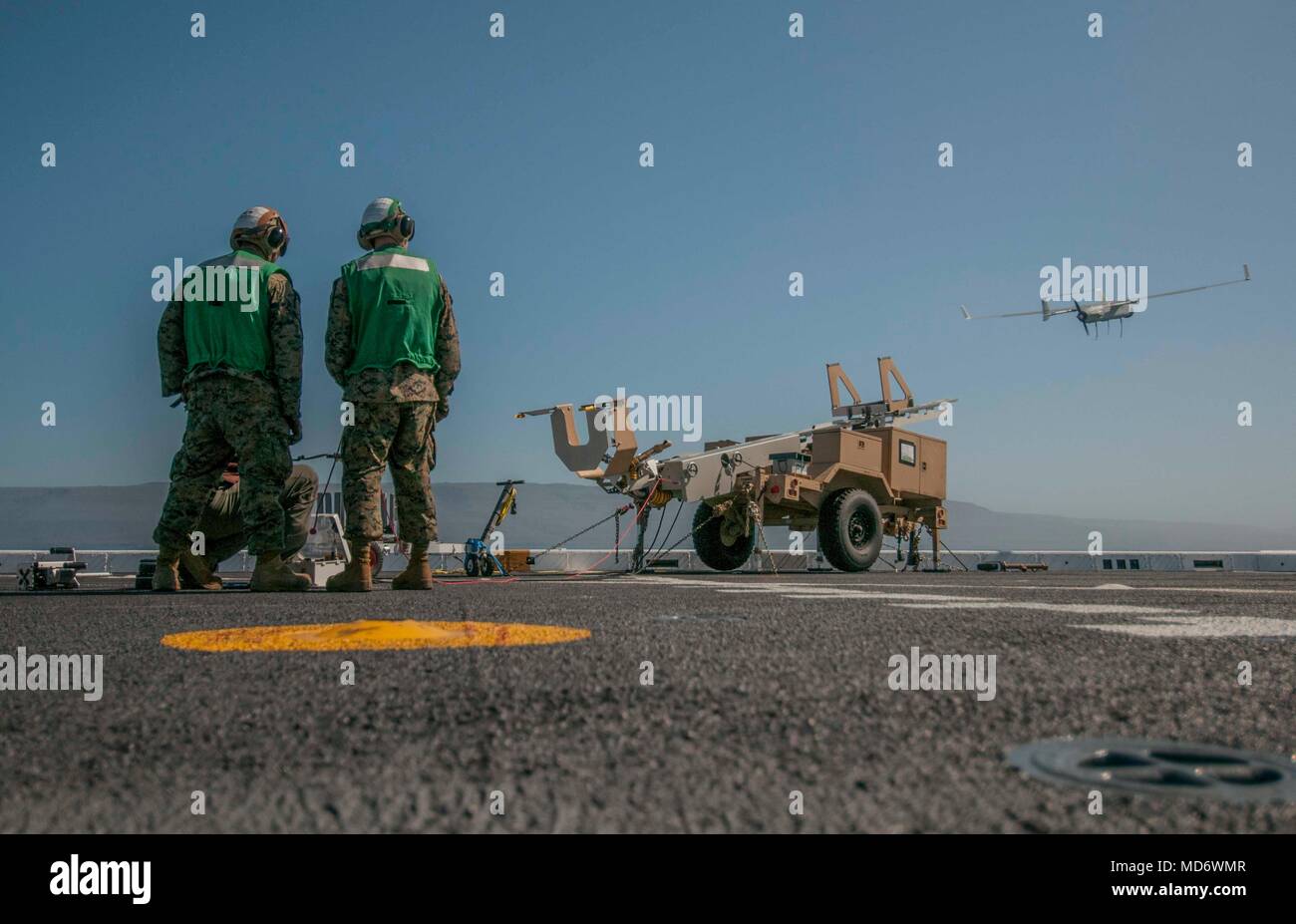 PACIFIC OCEAN (March 28, 2018)-- Marines assigned to Marine Medium ...