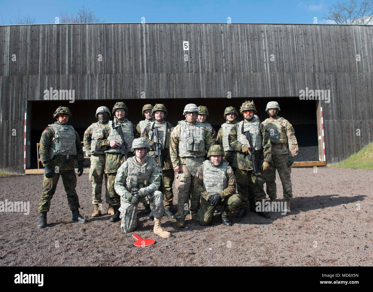 Soldiers from HHC, 2d Theater Signal Brigade conduct M4/M9 ranges with ...