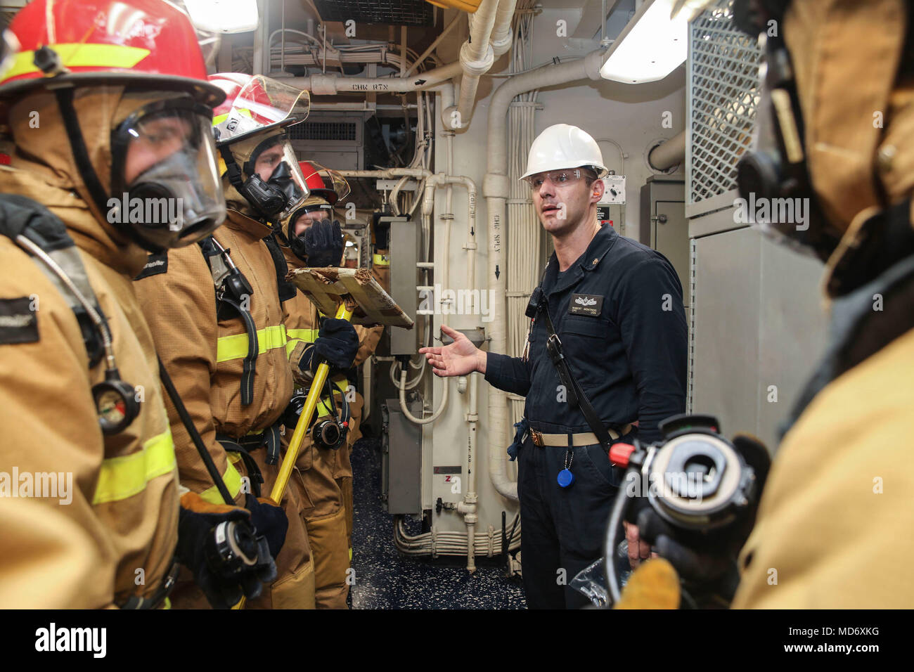U s navy chief fire controlman hi-res stock photography and images - Alamy