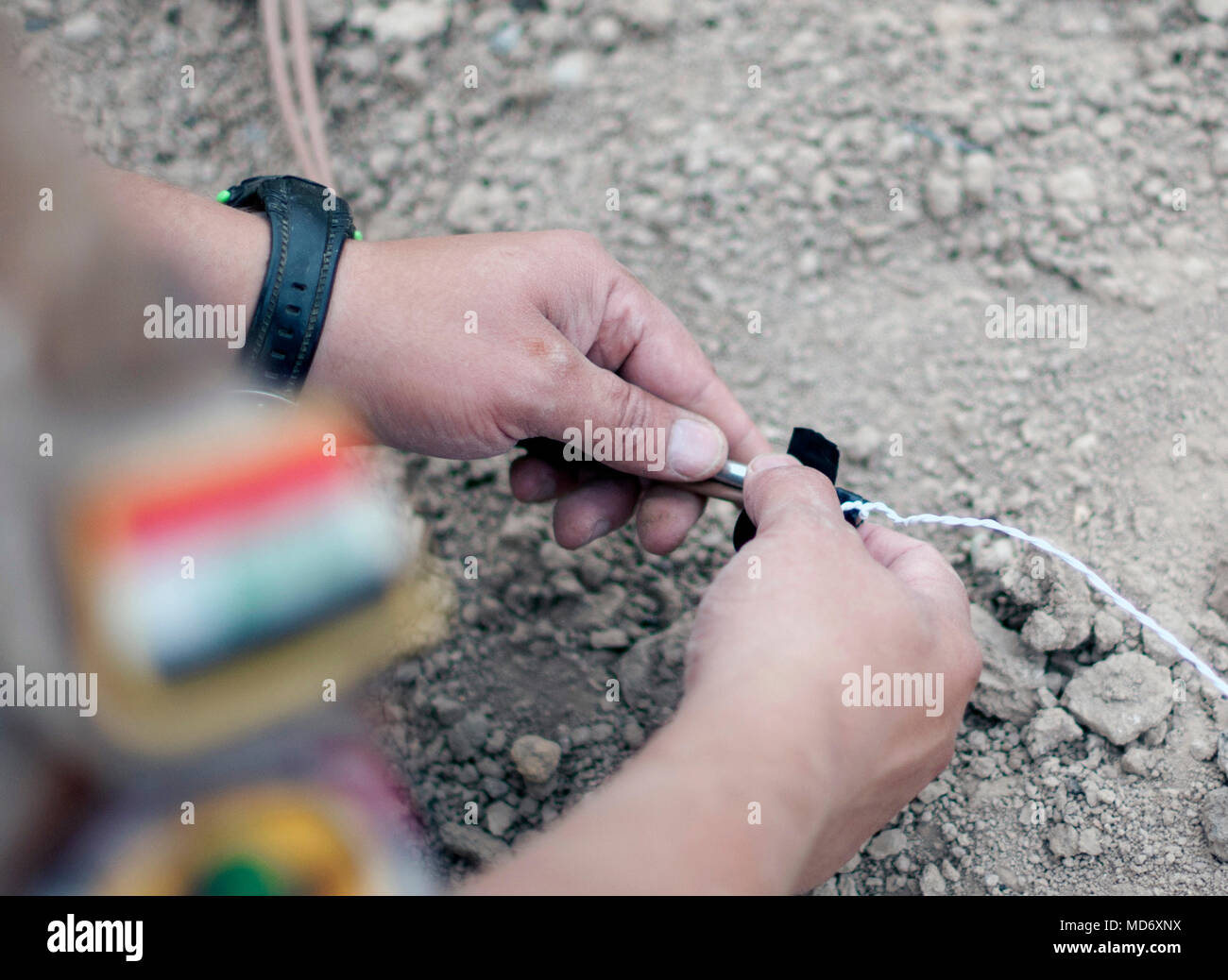 An Iraqi Counter Terrorism Service explosive ordnance disposal student ...