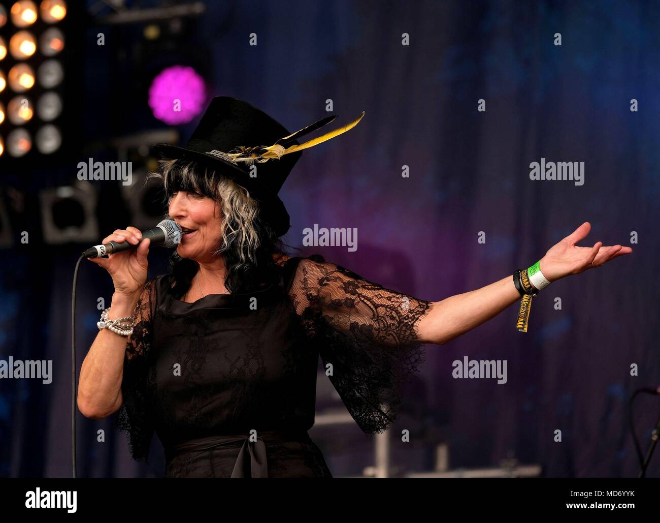 Quill vocalist Joy Strachan-Brain performing at at Cropredy Festival ...